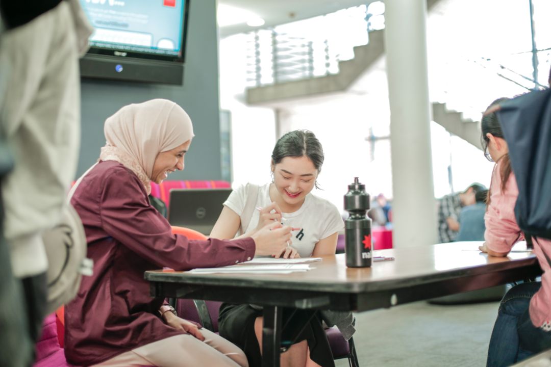 Learn English With AMEP, ELICOS & SEE Courses at Swinburne | Swinburne