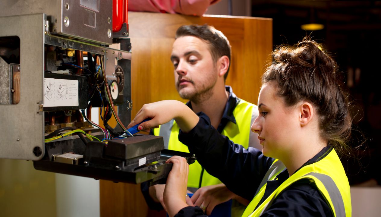 Skills First Program Eligibility | Swinburne