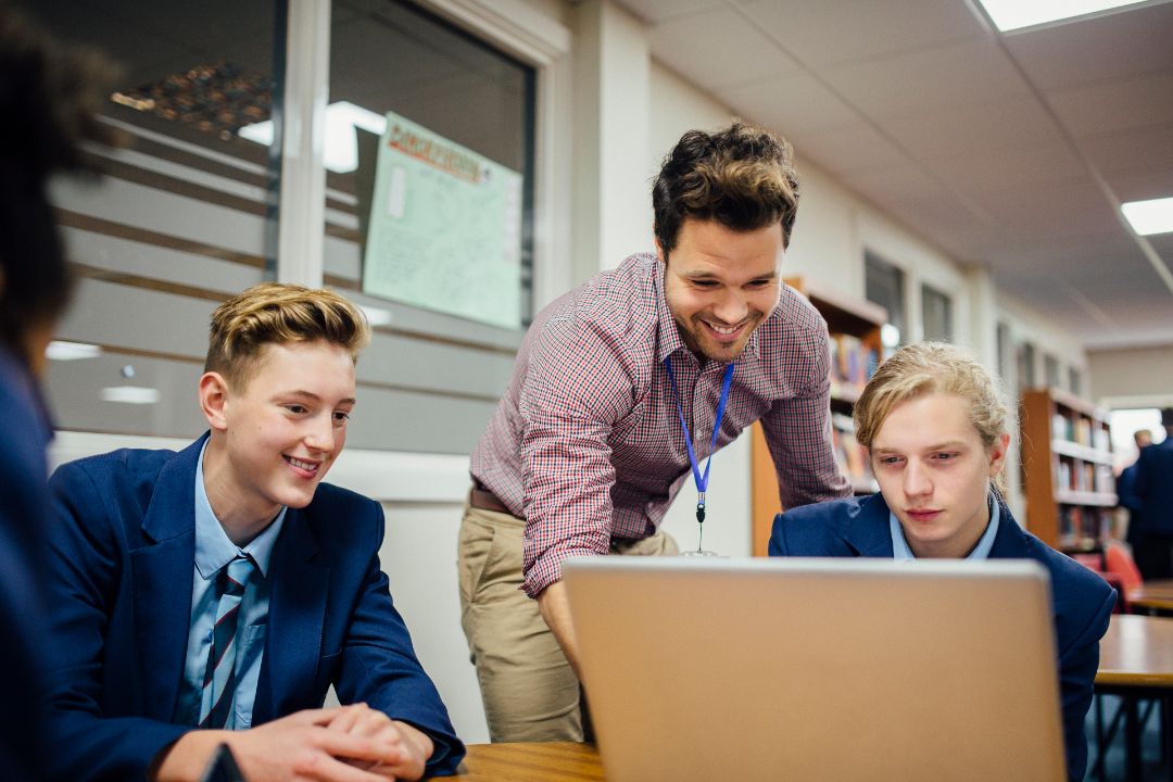 Certificate IV in School Based Education Support | Swinburne